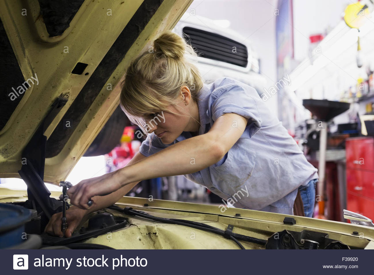 Fixing engine hi-res stock photography and images - Alamy