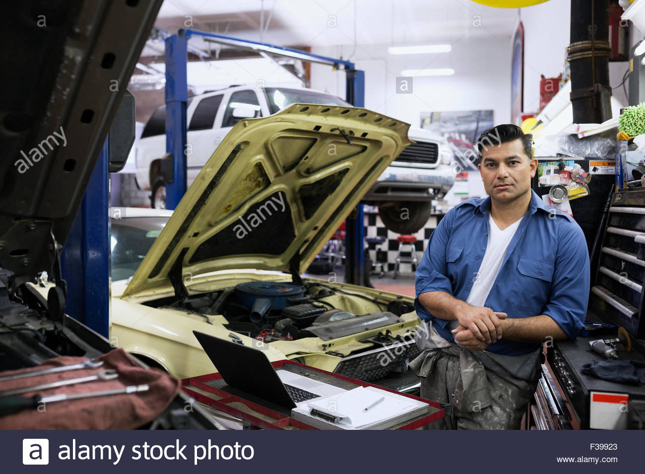 Indian Shop Front Stock Photos & Indian Shop Front Stock Images - Alamy