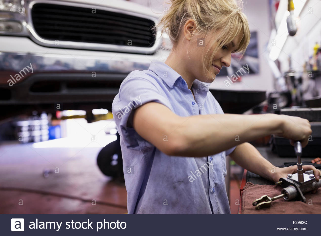 Mechanic fixing hi-res stock photography and images - Alamy Mechanic fixing hi-res stock photography and images - Alamy