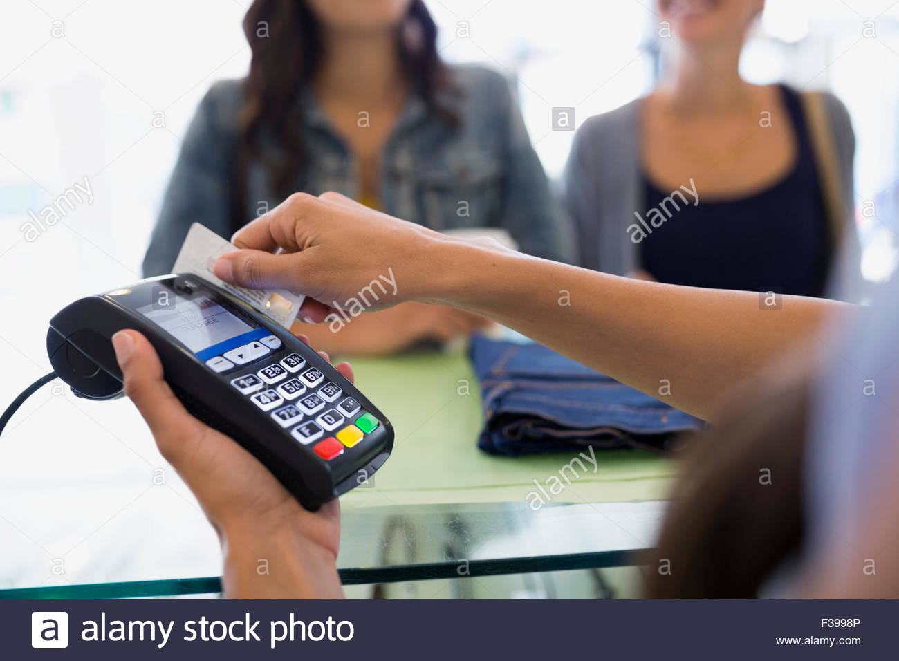 Customer swiping credit card hi-res stock photography and images - Alamy