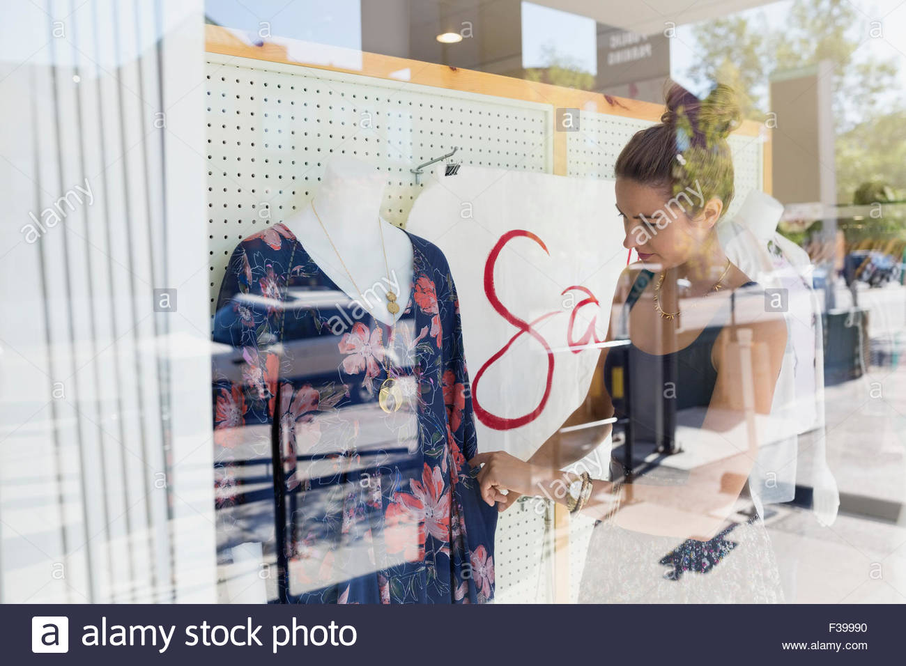 Creative window display hi-res stock photography and images - Alamy