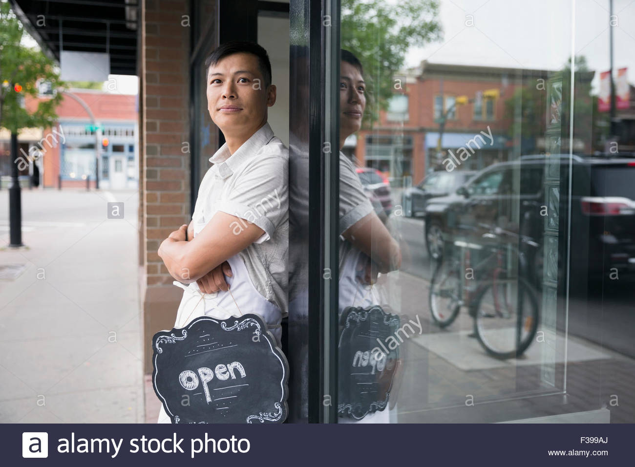 Sign storefront hi-res stock photography and images - Alamy