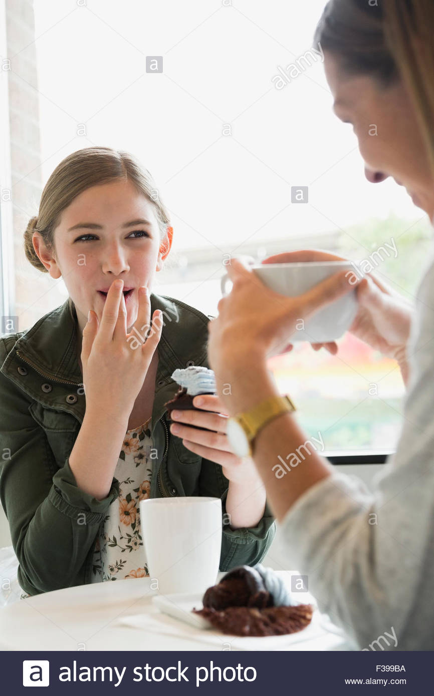 Bakery girls hi-res stock photography and images - Alamy