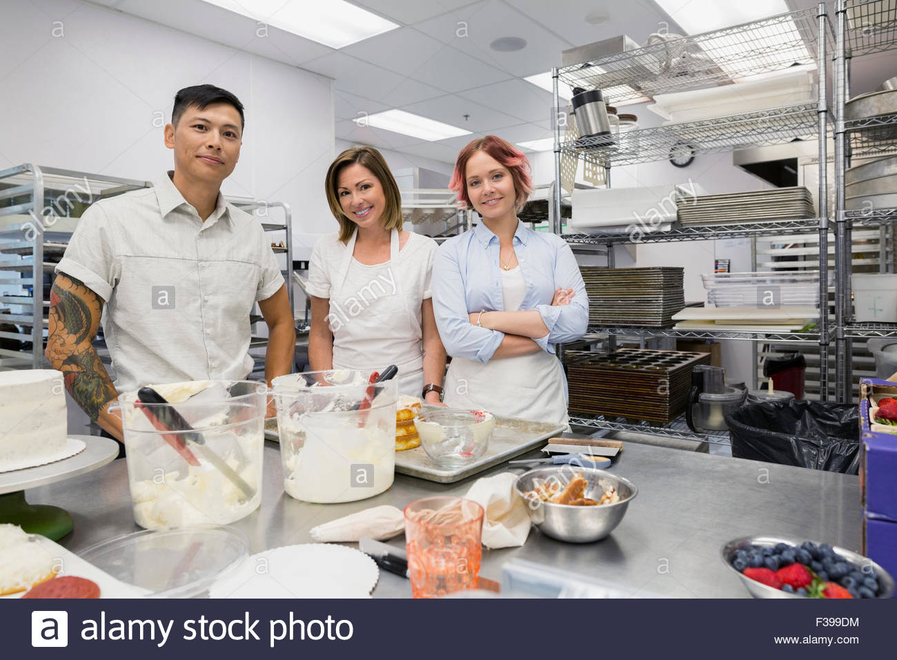 Group of chefs working hi-res stock photography and images - Alamy Group of chefs working hi-res stock photography and images - Alamy