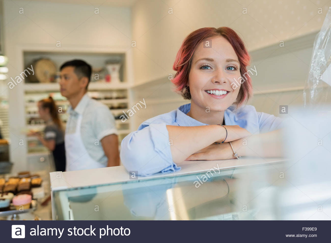 Mature worker man smiling portrait hi-res stock photography and images ...