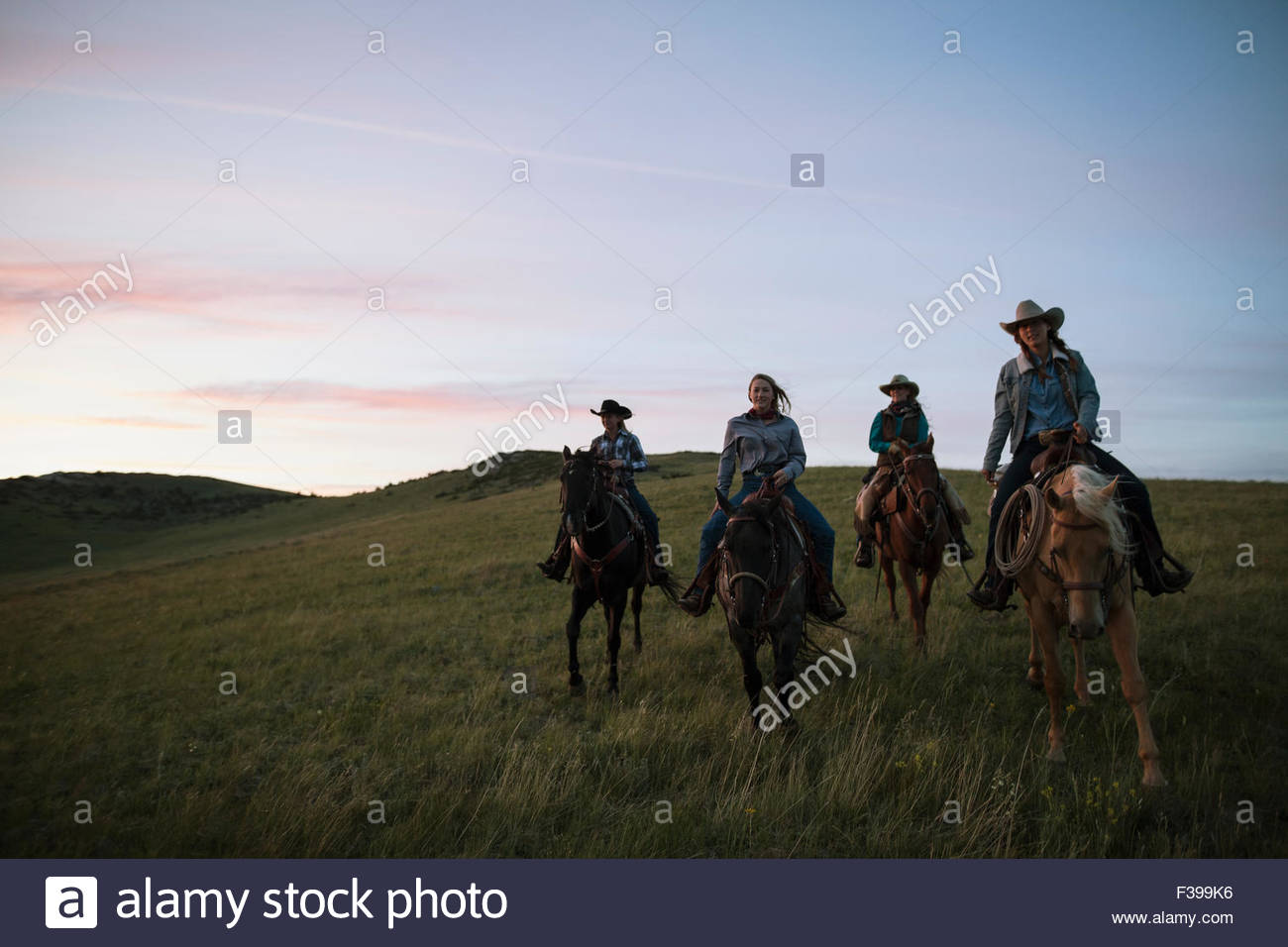 Young woman riding horse sunset hi-res stock photography and images - Alamy