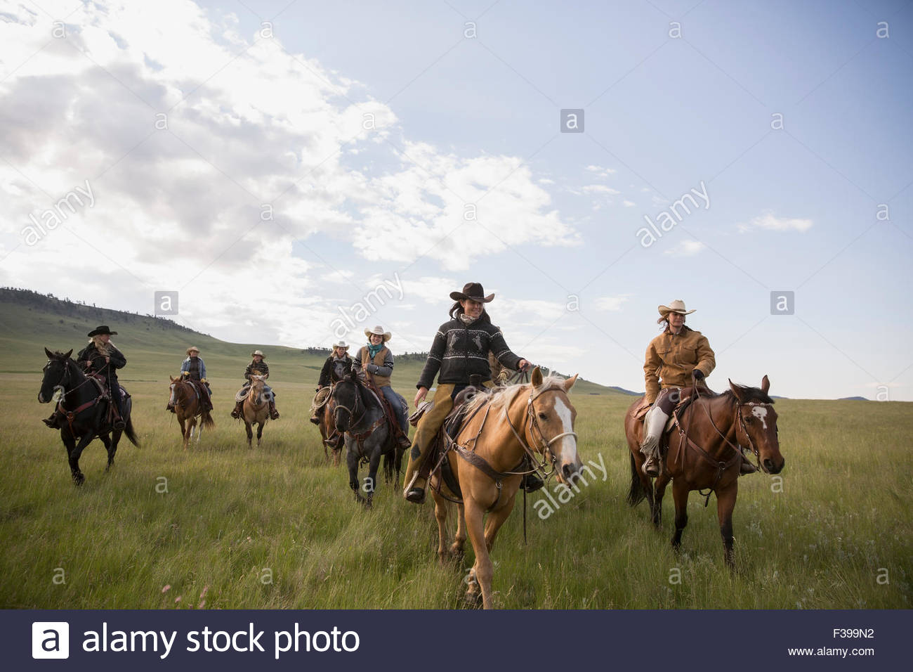 Mature woman riding horse hi-res stock photography and images - Alamy