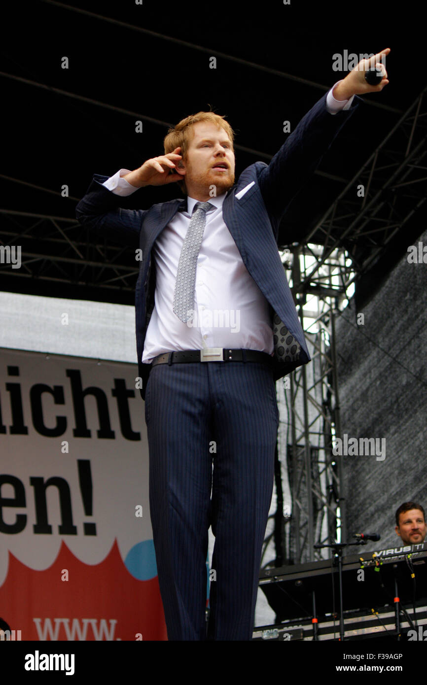 Pierre Baigorry (Peter Fox) - Auftritt der Band "Seeed" - Demonstration ...