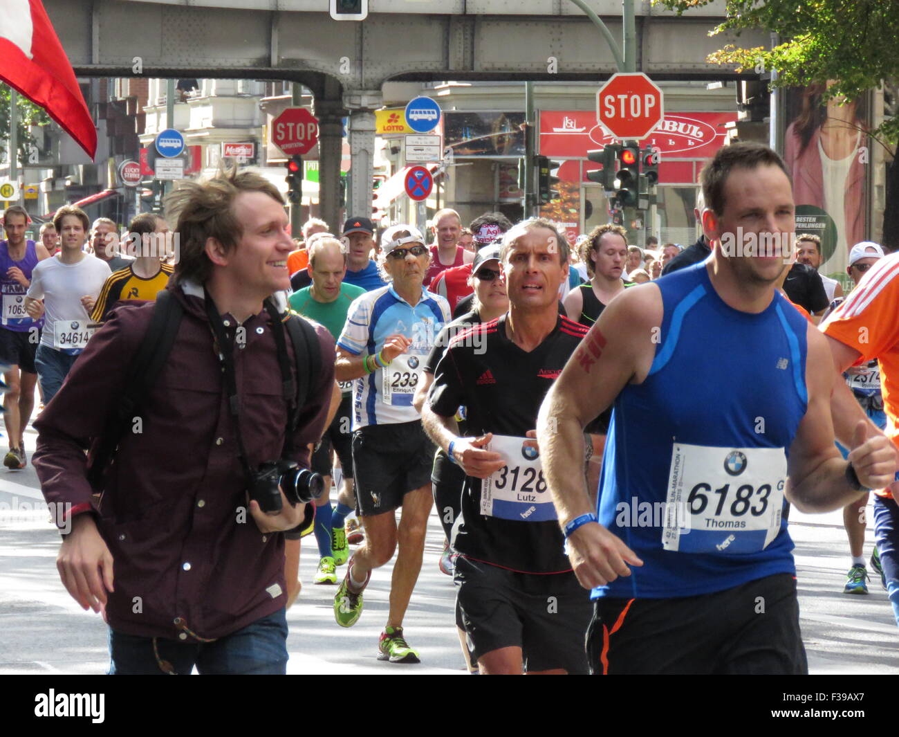 2015 BMW Berlin Marathon – international runners, cheering crowds ...