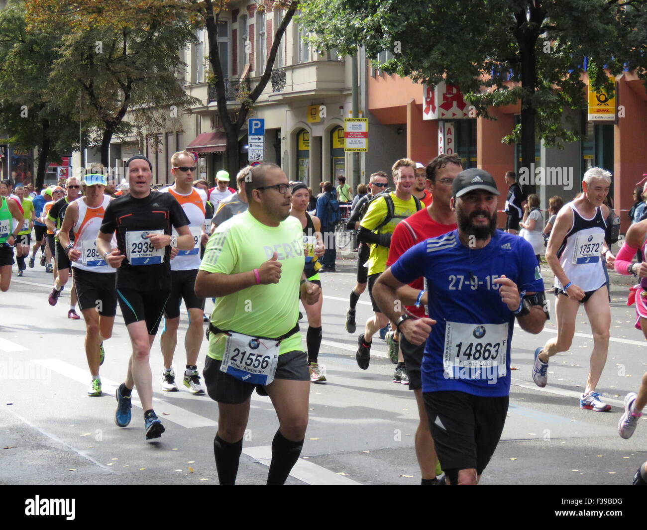 2015 BMW Berlin Marathon – international runners, cheering crowds ...