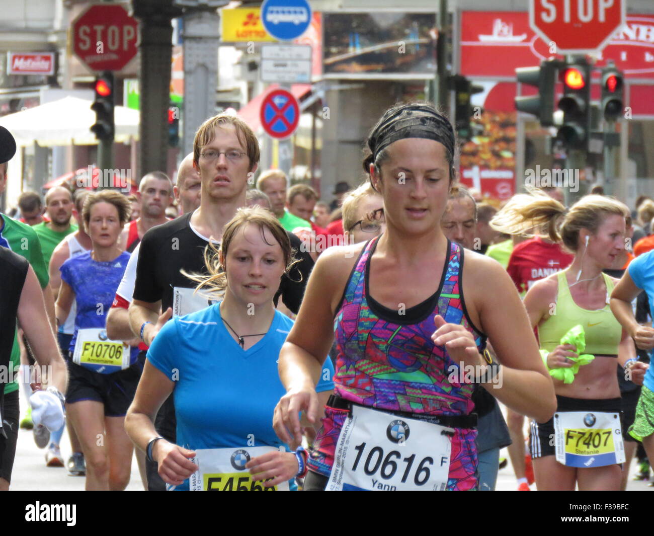 2015 BMW Berlin Marathon – international runners, cheering crowds ...