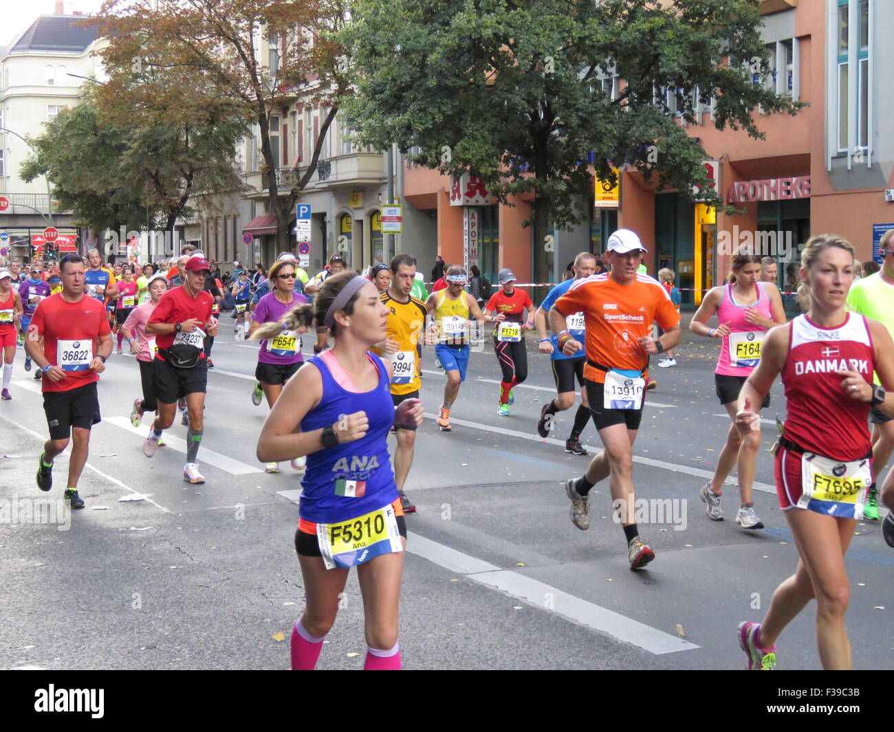 BMW Berlin Marathon 2015 athletes running Stock Photo - Alamy