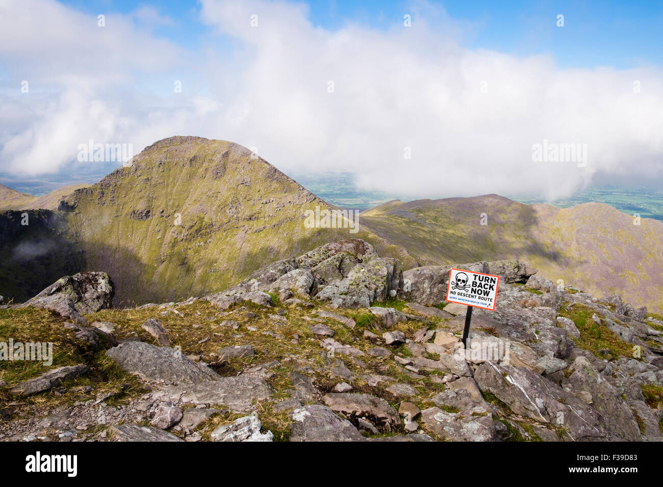 Turn back now sign with skull and crossbones on Carrauntoohil mountain ...