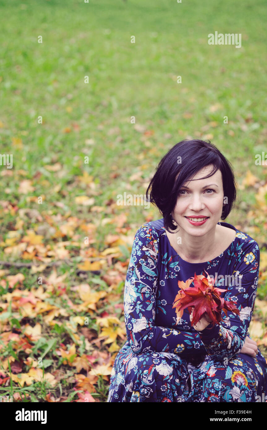 Beautiful woman kneeling in hi-res stock photography and images - Alamy