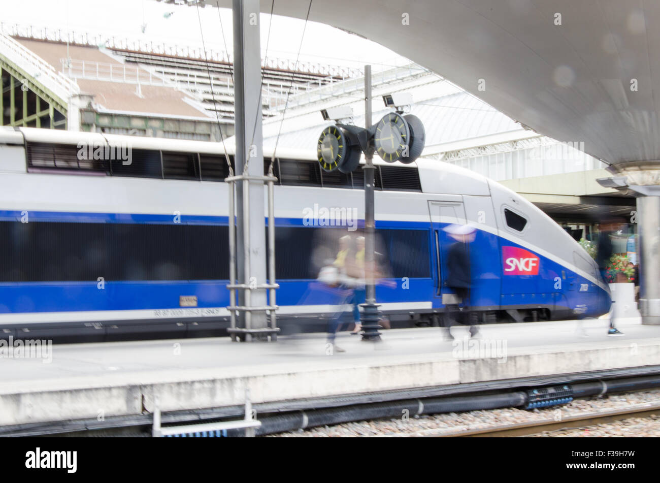 Arrival high speed train hi-res stock photography and images - Alamy