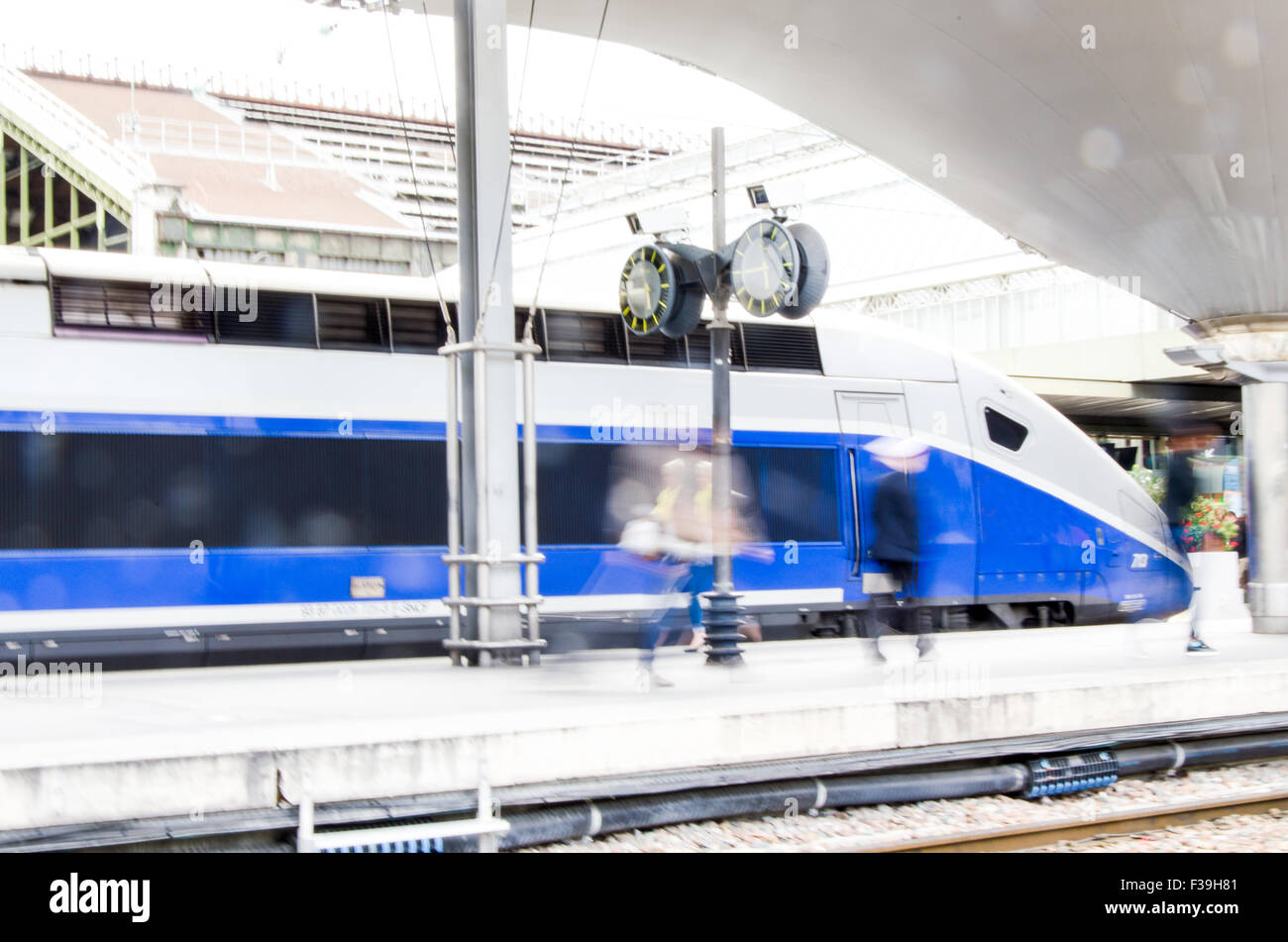 Blue train at speed hi-res stock photography and images - Alamy