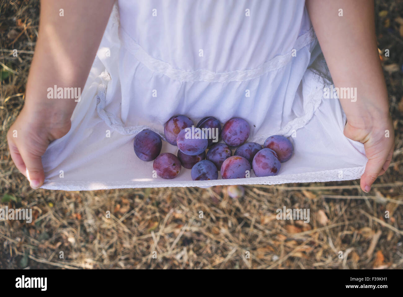 Girl eating a plum hi-res stock photography and images - Alamy