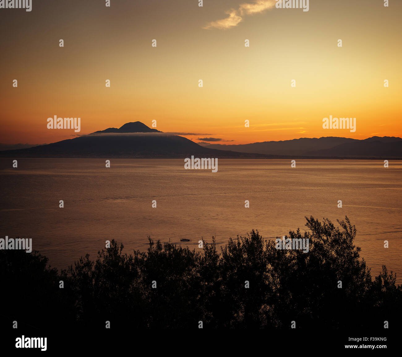 Naples vesuvius sunset hi-res stock photography and images - Alamy
