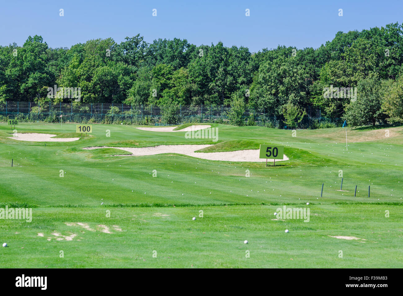 Perfect wavy ground with nice green grass on a golf field Stock Photo ...
