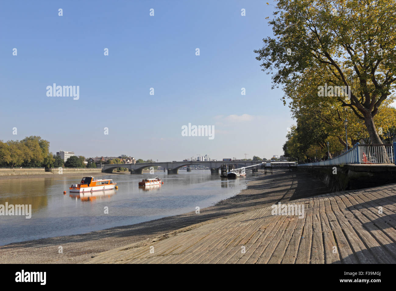 Putney, SW London, UK. 2nd October, 2015. Another fine sunny day on the ...
