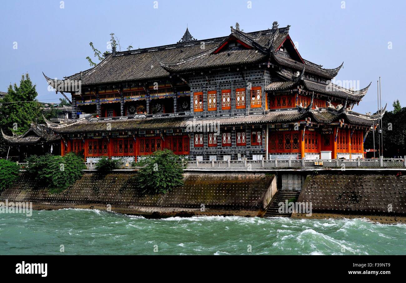 Dujiangyan, China : Historic tea house with orange lattice work windows ...
