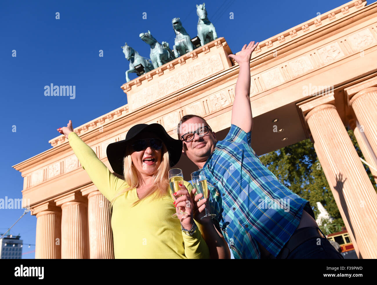 Frankfurt, Germany. 2nd Oct, 2015. Izabela Krynicka and Basti Czolnik ...