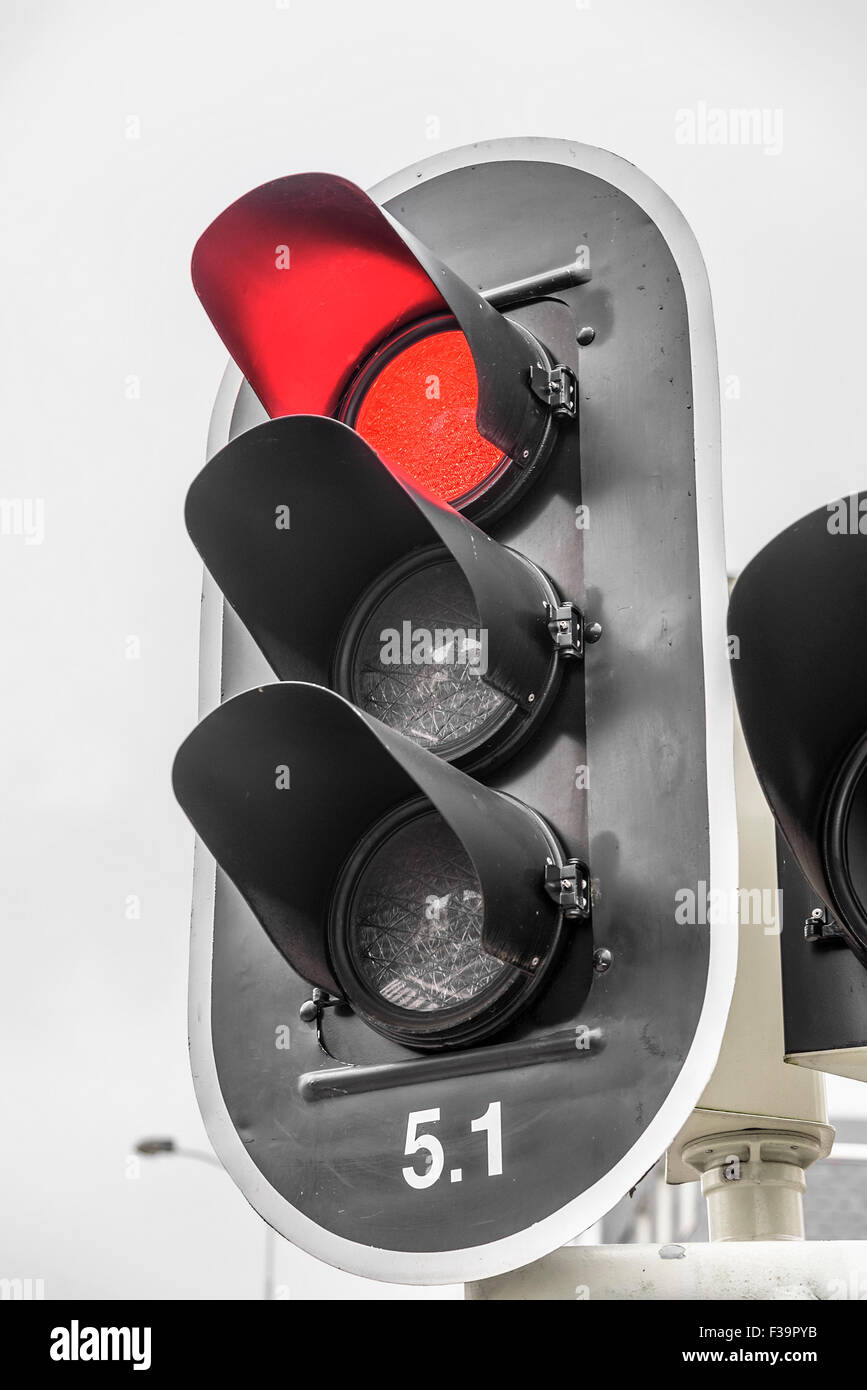 Red color on the traffic light Stock Photo - Alamy