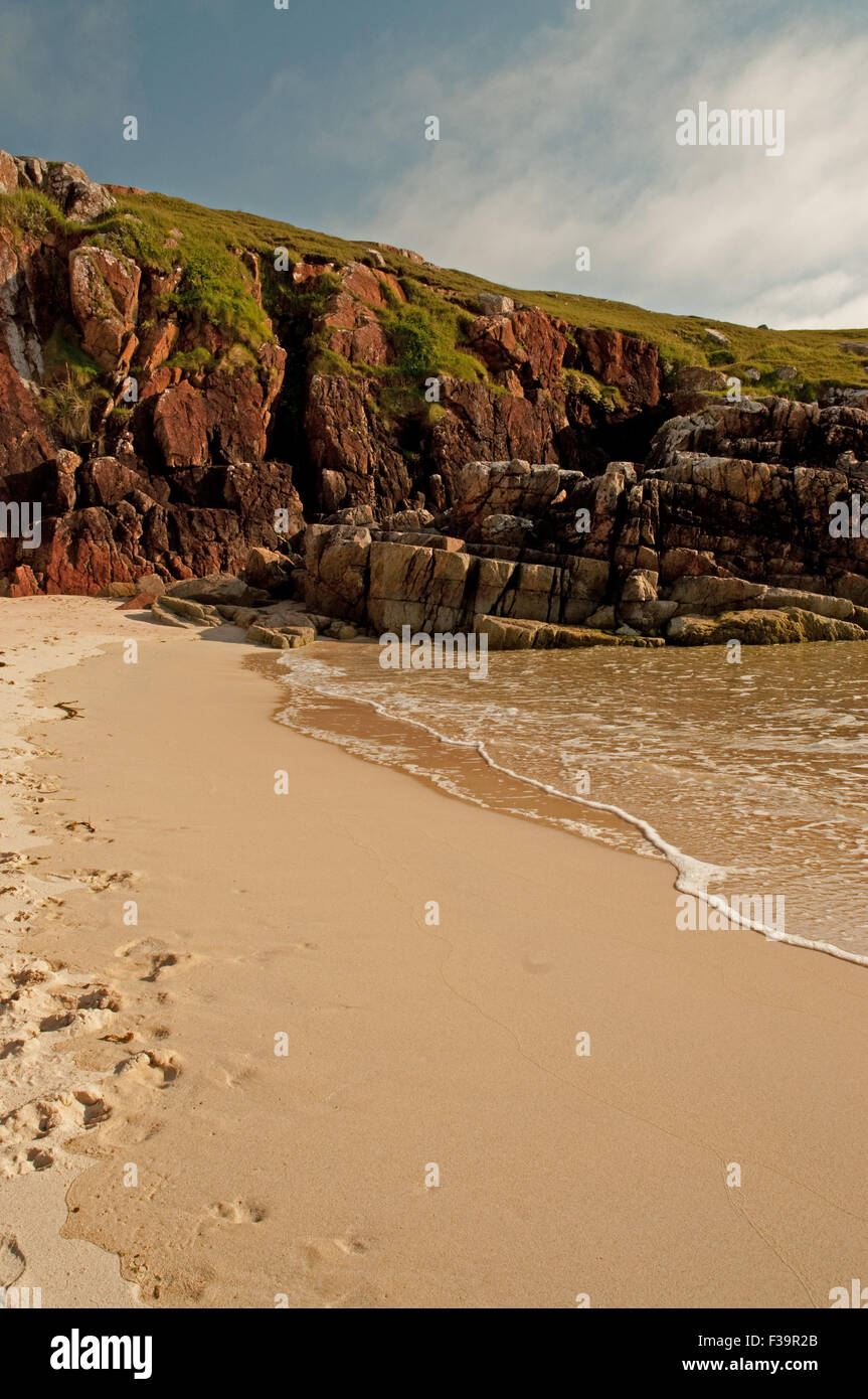 Lewisian Gneiss rock at Oldshoremore Bay Stock Photo - Alamy