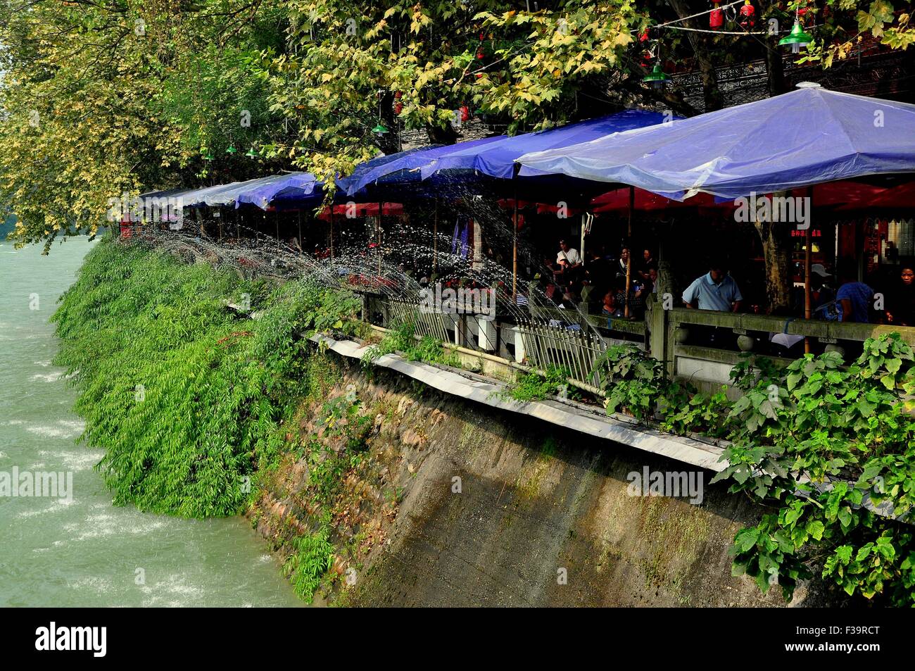 Restaurants outdoor hi-res stock photography and images - Alamy
