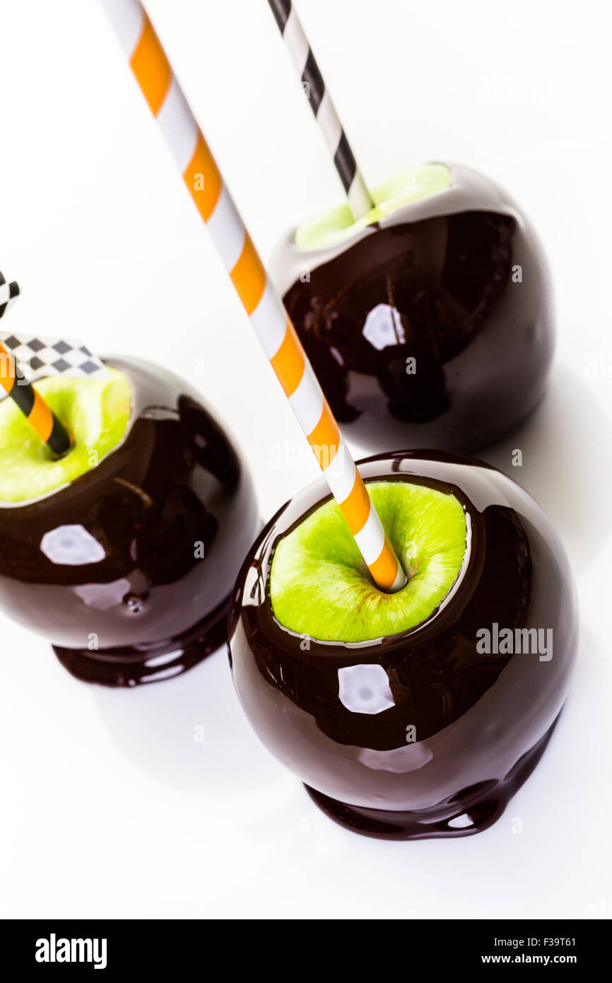 Homemade candy apples on a white backgeound Stock Photo - Alamy