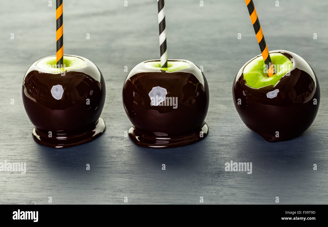 Homemade candy apples on black backgeound Stock Photo - Alamy