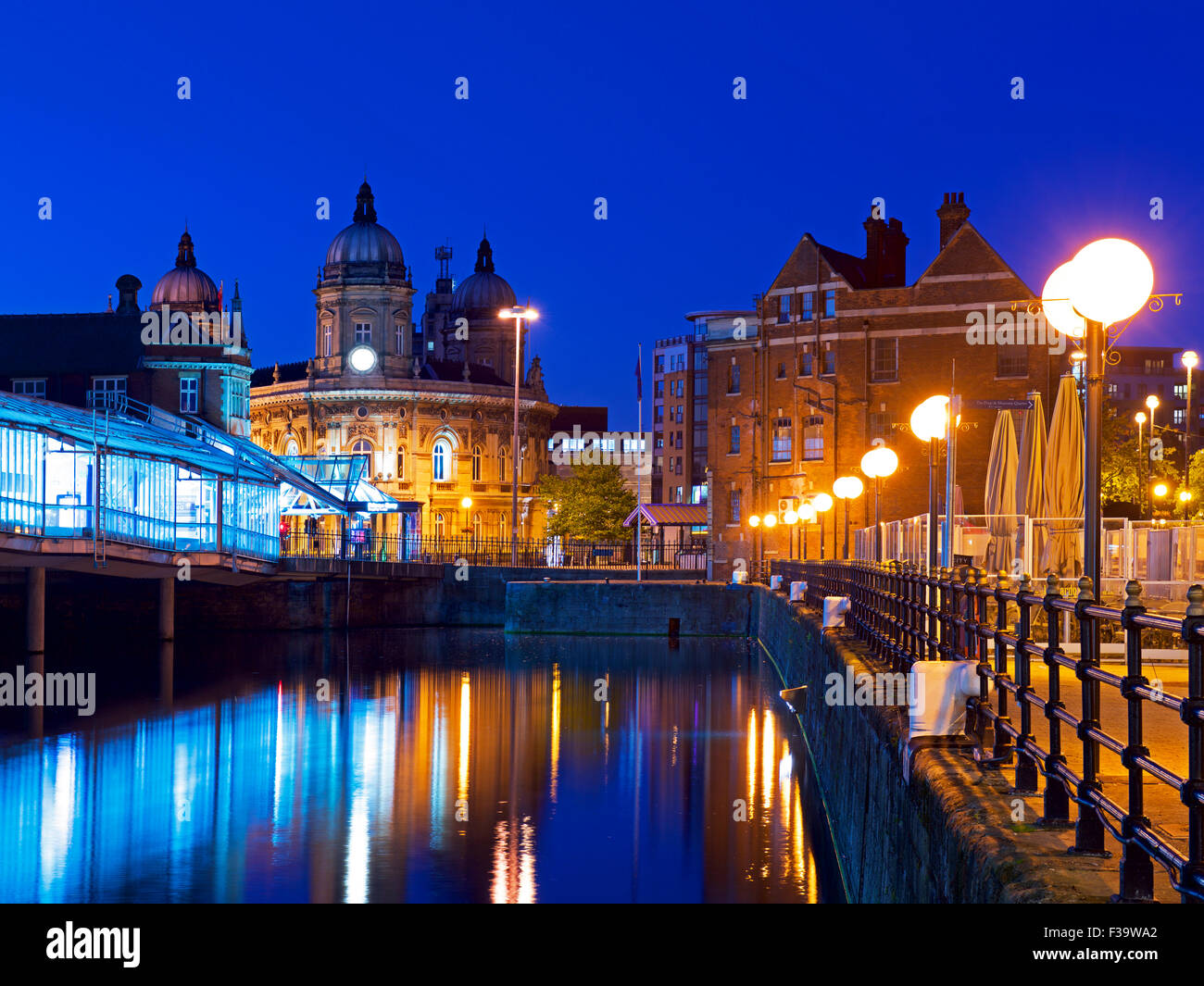 The Princes Quay shopping centre, and Maritime Museum, at dusk ...