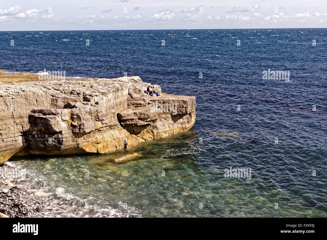 Rocky outcrop sea hi-res stock photography and images - Alamy