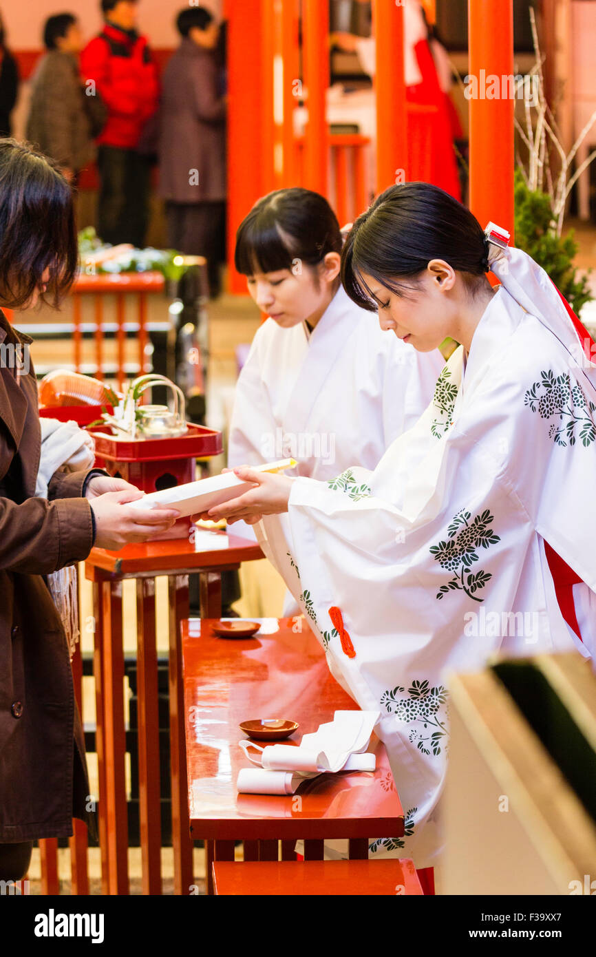 Japanese Shine Maidens at Ikuta Shinto Shrine handing out New Year ...