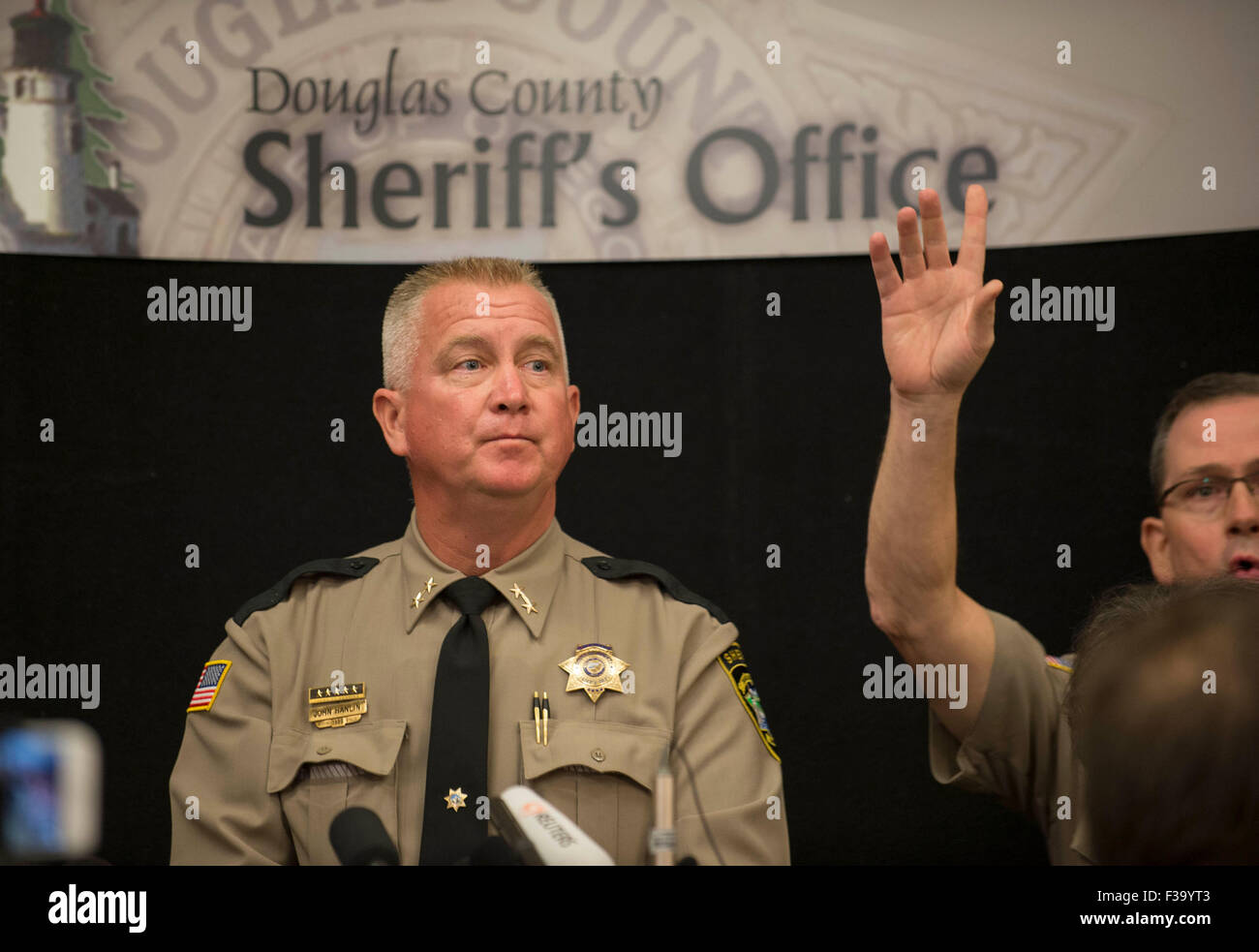 Roseburg, Oregon, USA. 2nd Oct, 2015. Douglas County Sheriff JOHN ...