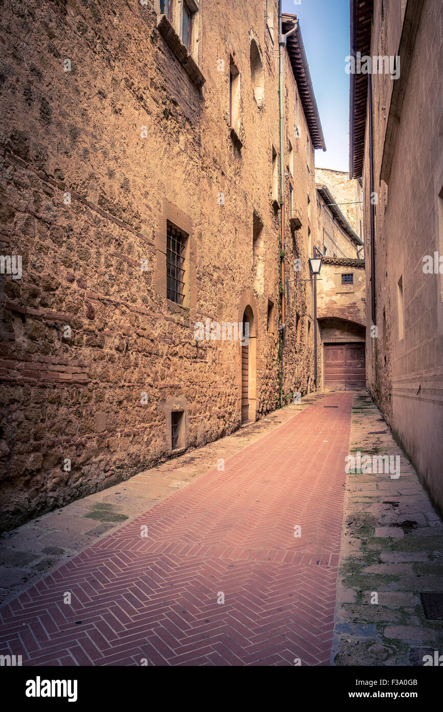 Dead end alleyway hi-res stock photography and images - Alamy