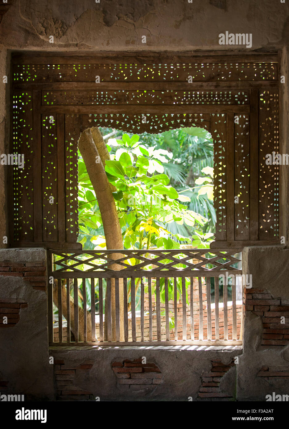Temples window hi-res stock photography and images - Alamy