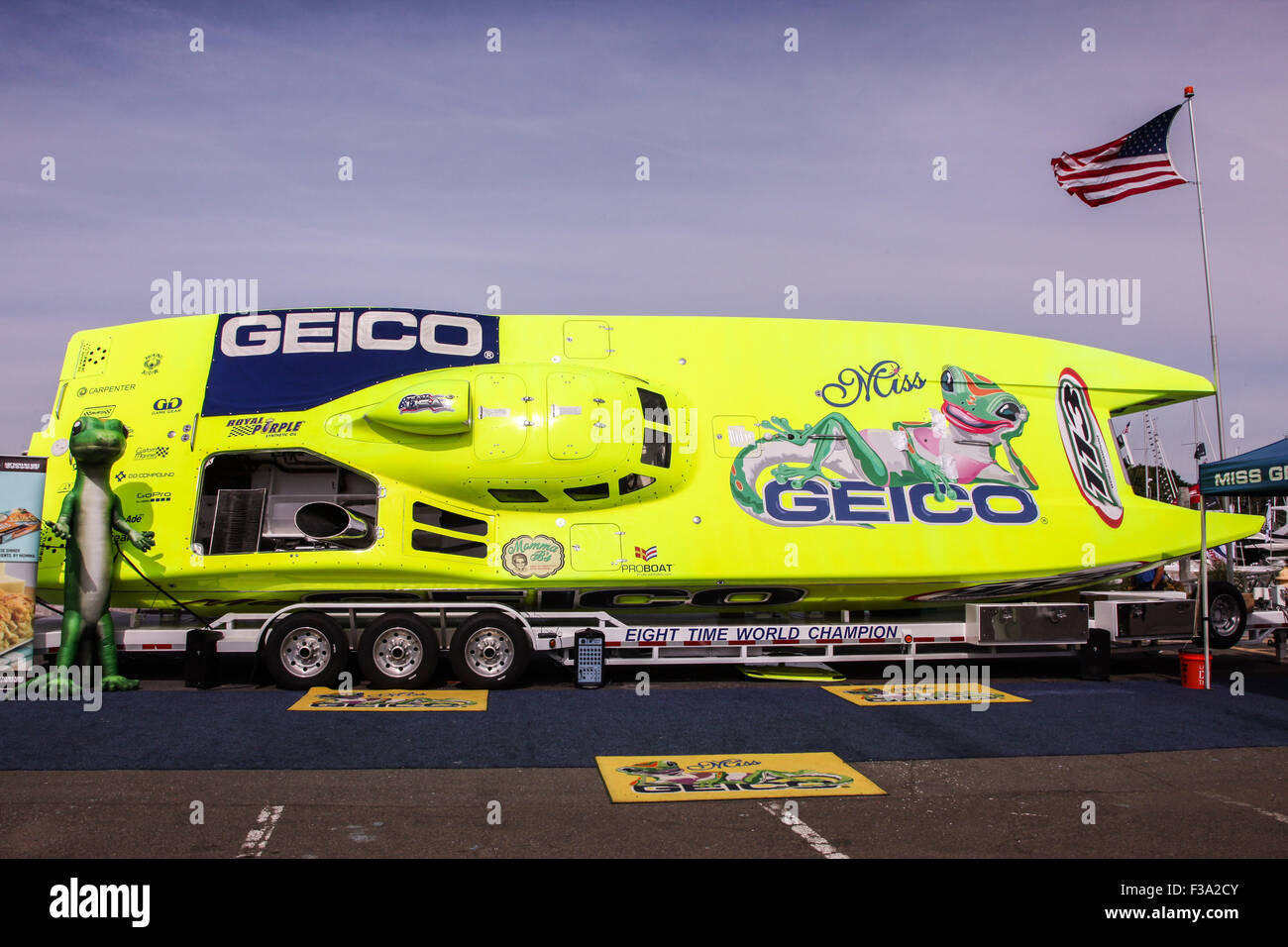 Geico speed boat hi-res stock photography and images - Alamy