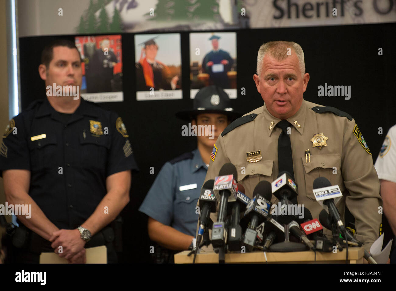 Roseburg, Oregon, USA. 2nd Oct, 2015. Douglas County Sheriff JOHN ...