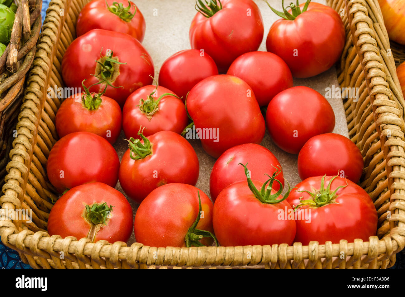 Basket of fresh red tomatoes at the farmers market Stock Photo - Alamy