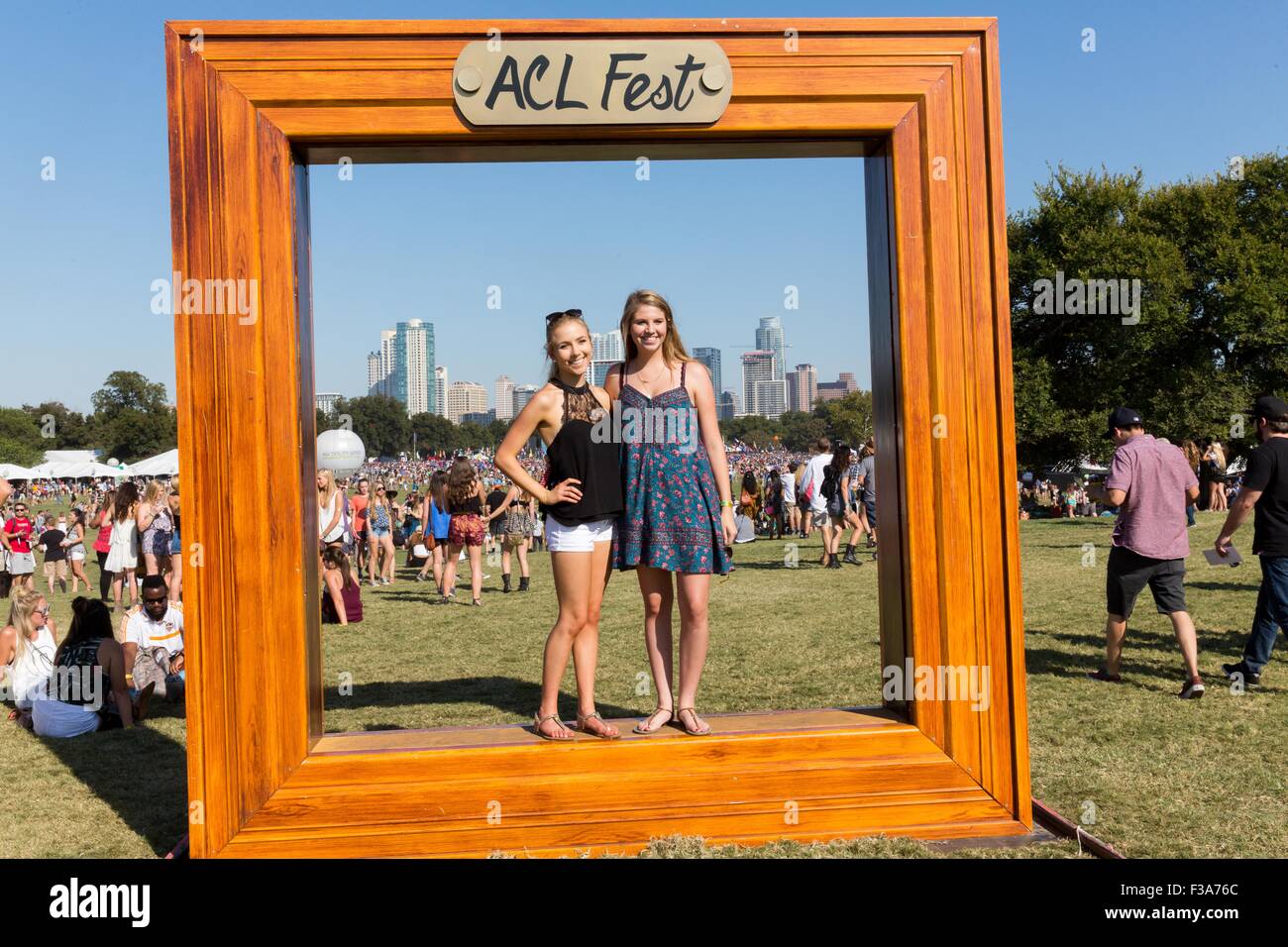 Austin, Texas, USA. 2nd Oct, 2015. Female music fans pose for a photo ...