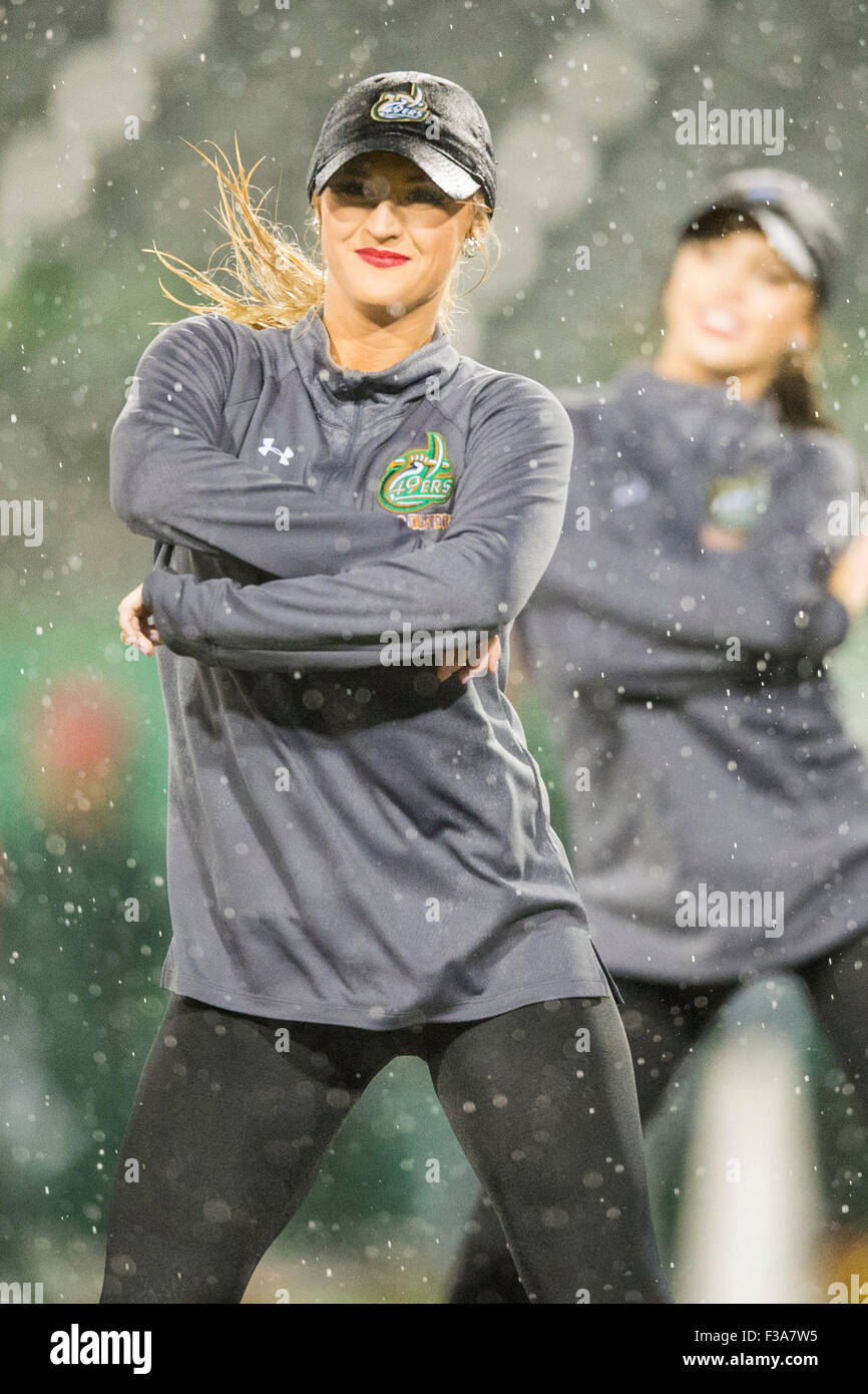 Charlotte 49ers dancers and cheerleaders during the NCAA college ...