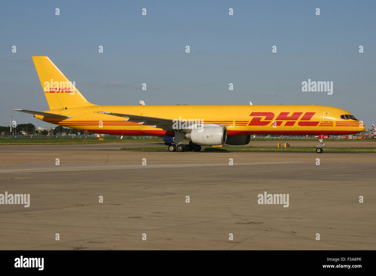 Dhl boeing 757 cargo aircraft hi-res stock photography and images - Alamy