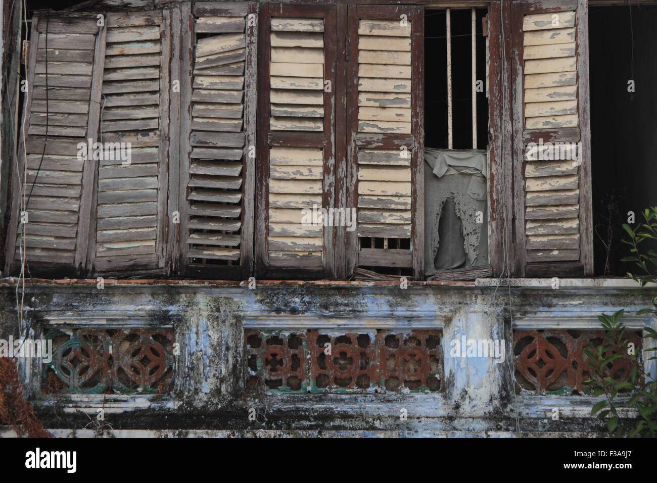 Wooden distressed shutters hi-res stock photography and images - Alamy