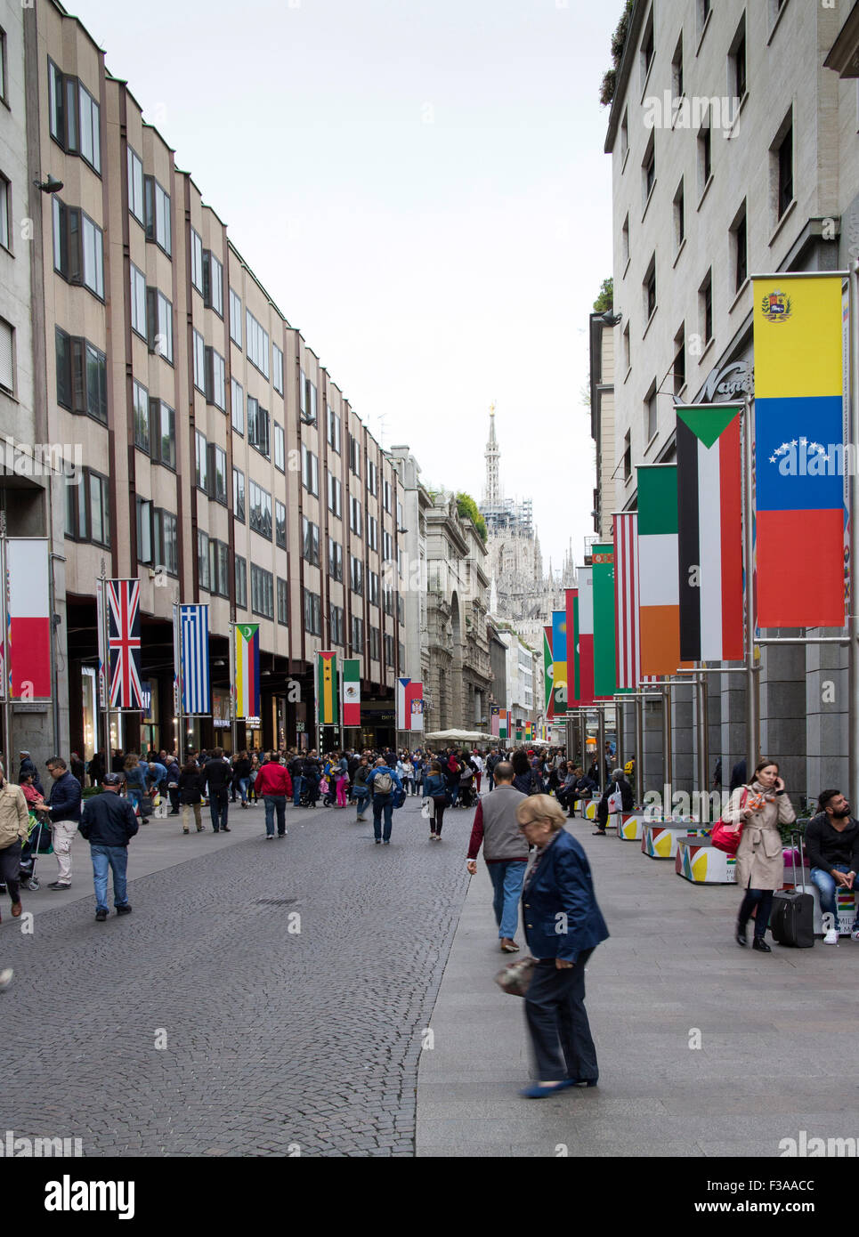 Milan street view hi-res stock photography and images - Alamy