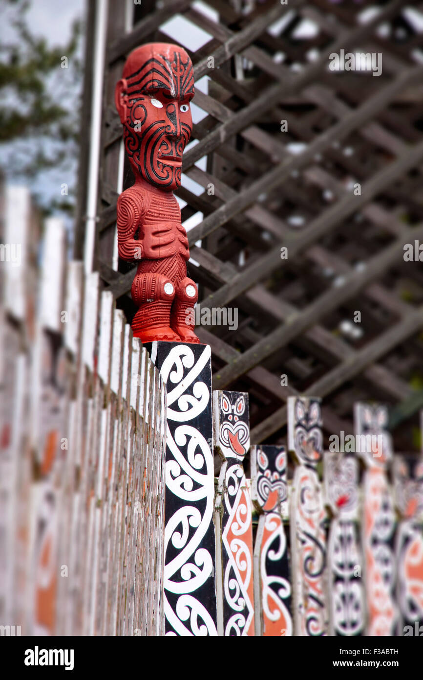 Maori statue hi-res stock photography and images - Alamy