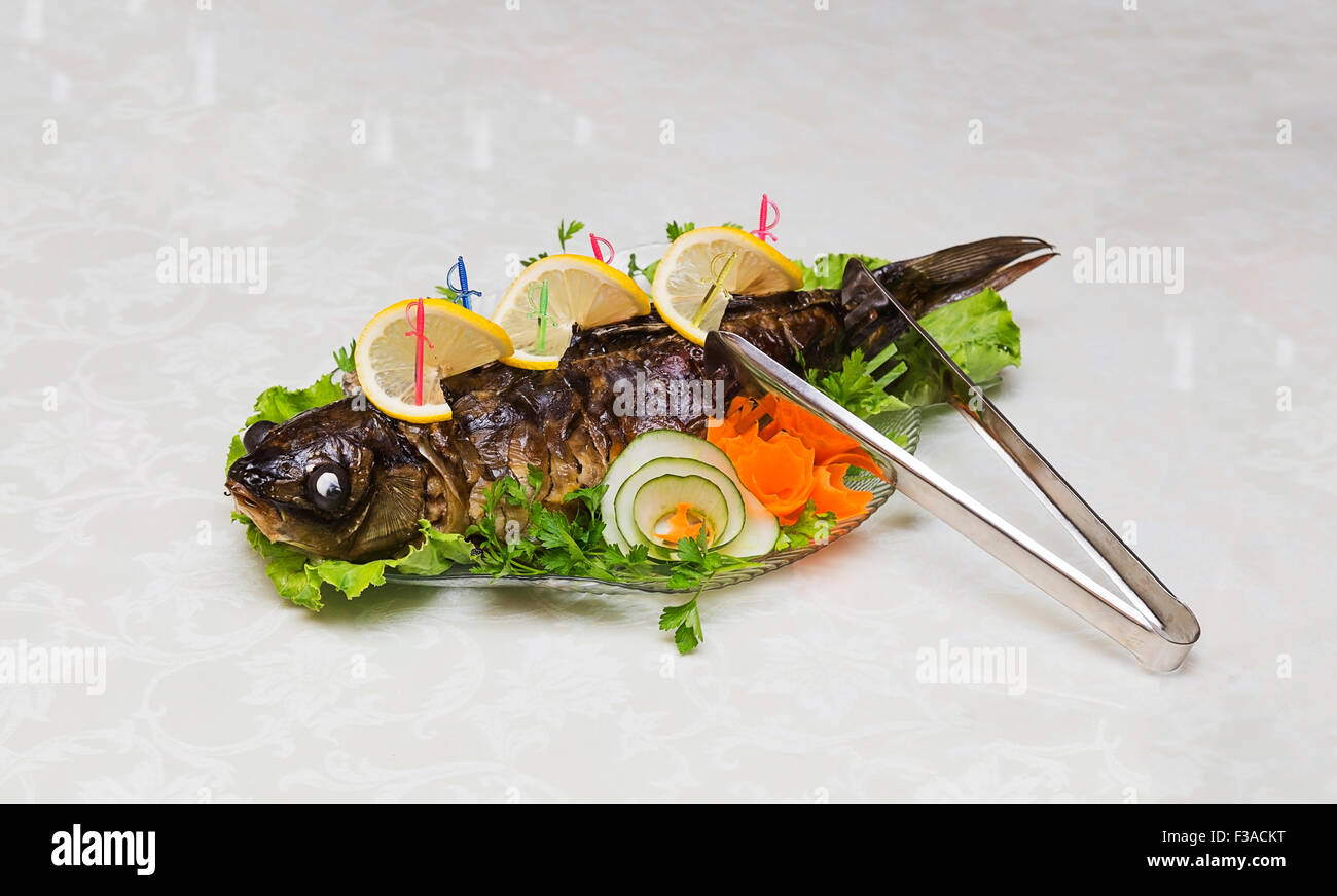 Fish on a platter hi-res stock photography and images - Alamy