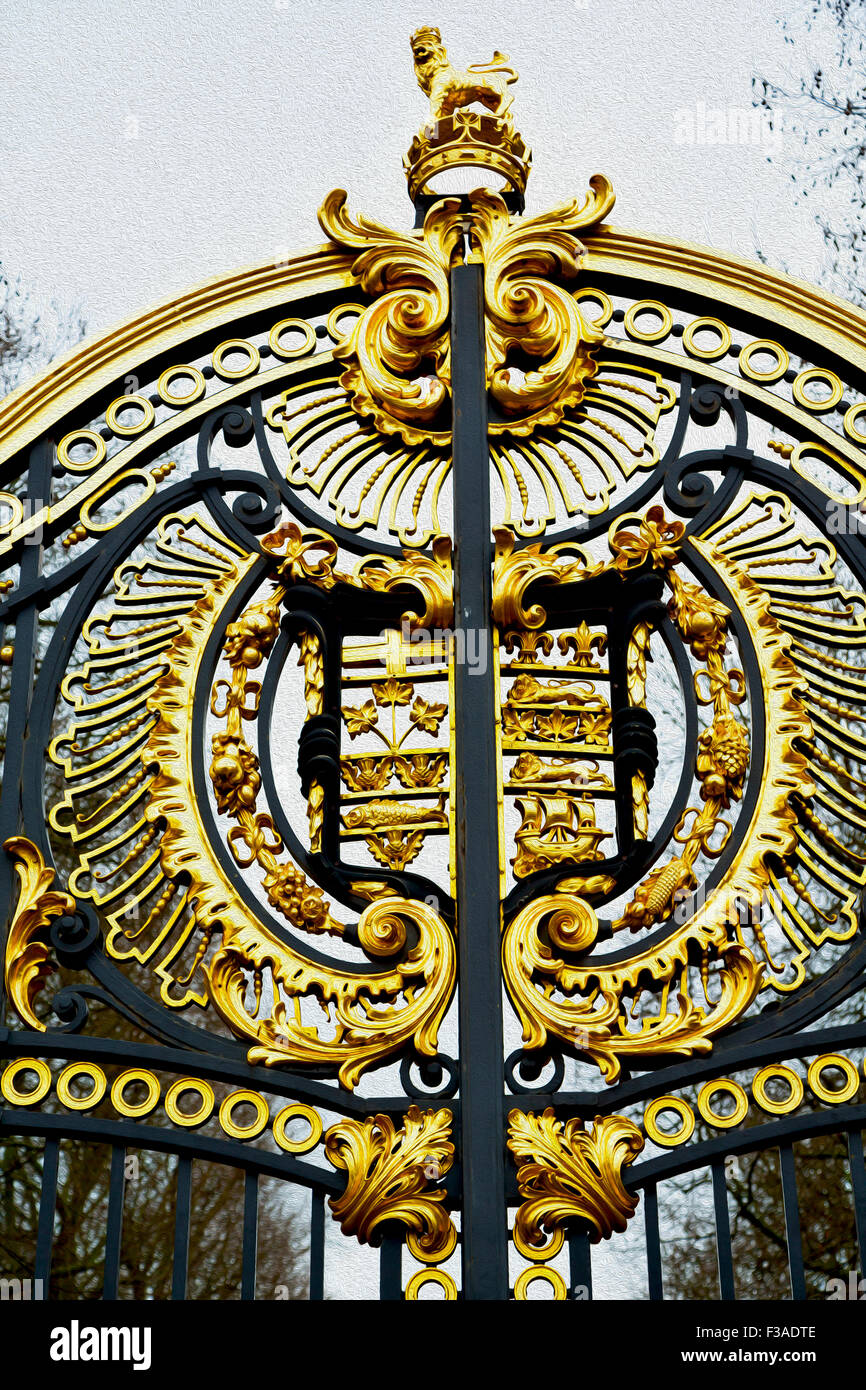 in london england the old metal gate royal palace Stock Photo - Alamy