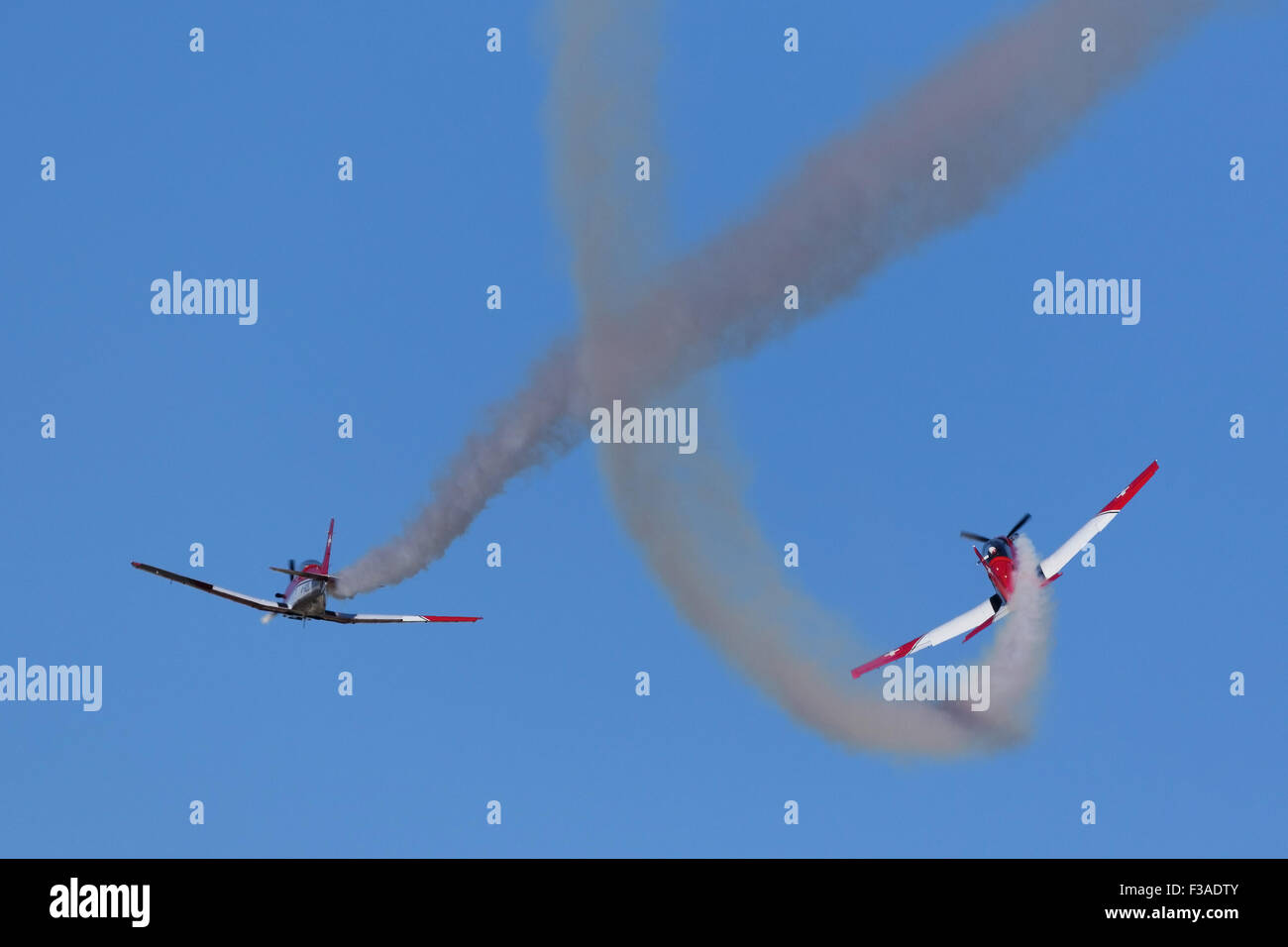 Swiss Air Force Pilatus PC-7 trainers aerobatic team flying their ...