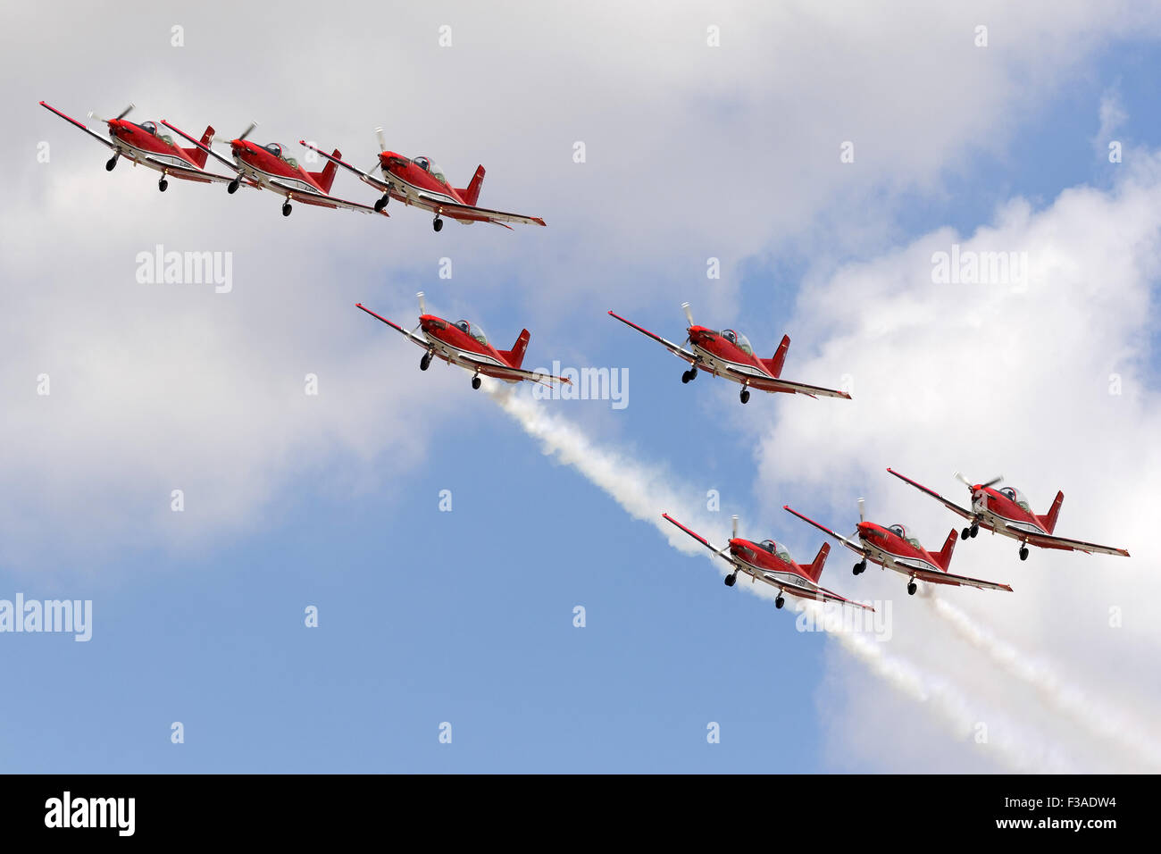 Swiss Air Force Pilatus PC-7 trainers aerobatic team flying their ...